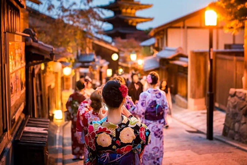 Kyoto: Gion Night Walking Tour with Local Guide - The Itinerary: From Lanterns to Temples
