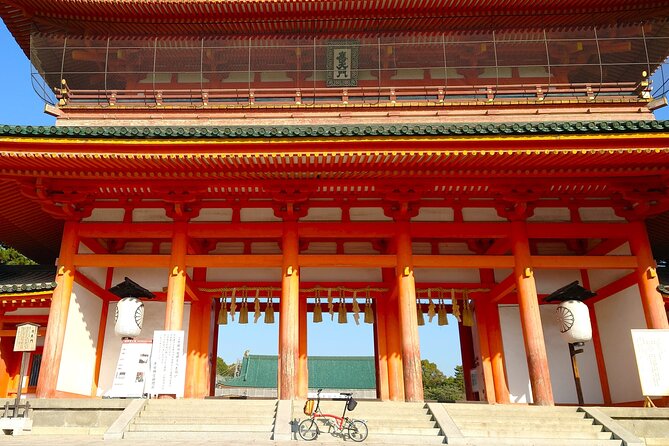 Kyoto Higashiyama Slow Cycling Tour Along the Quiet Waterfront - Exploring the Higashiyama District by Bicycle