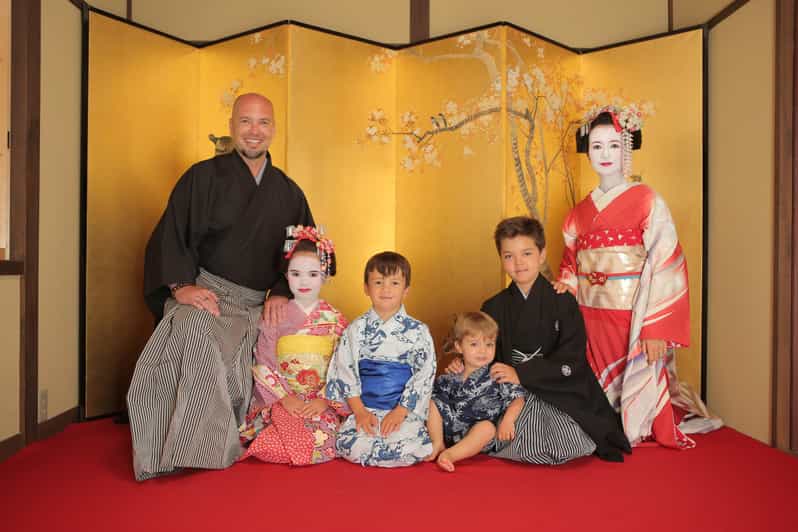 Kyoto Kiyomizu Temple : Maiko and Samurai Family Photoshoot - Dress Up as Maiko and Samurai