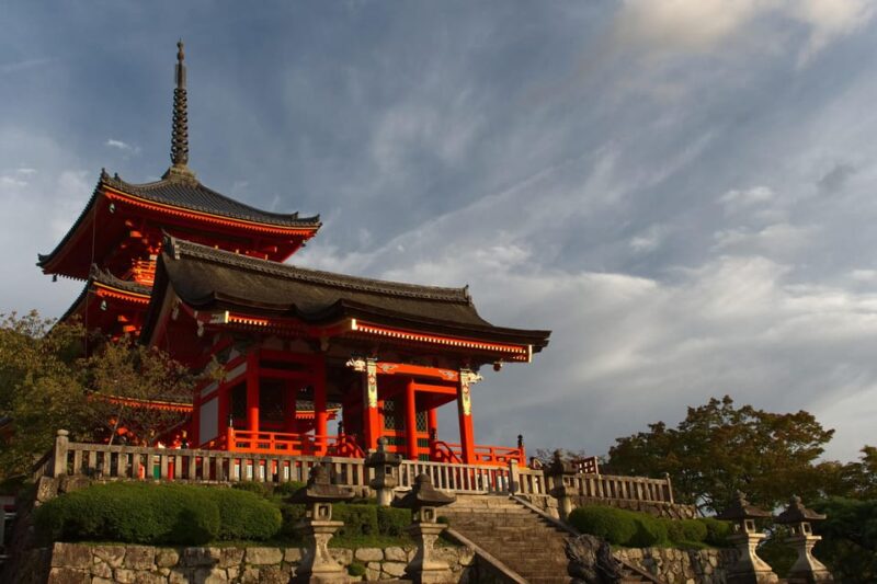 Kyoto: Kiyomizudera, Higashiyama and Yasaka Discovery Tour - Itinerary Highlights