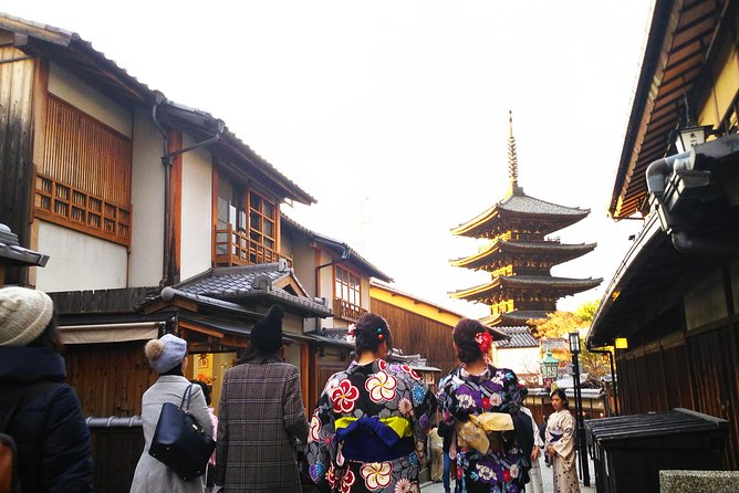 Kyoto Late Bird Walking Tour - Exploring Yasaka Pagoda and Shrine