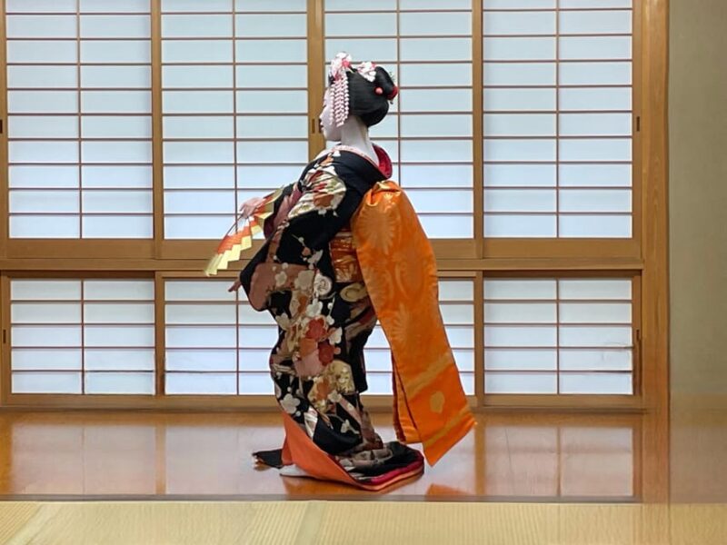 Kyoto: Meet the Geisha Maiko With Gion Walking Tour - Key Points