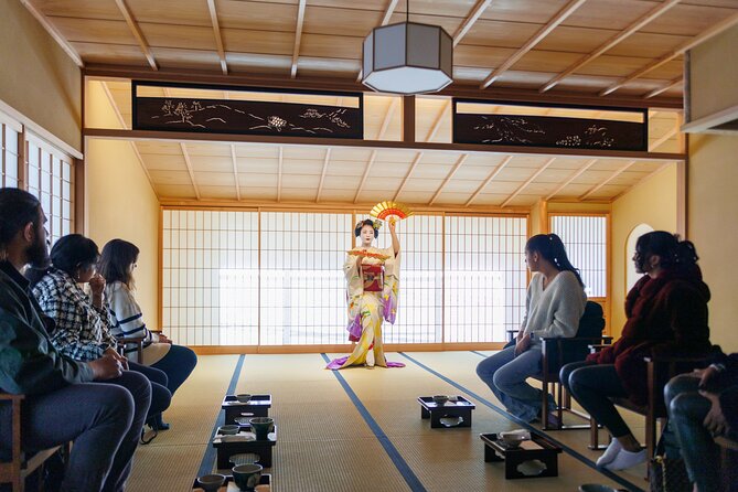 Kyoto: Meet the Geisha Maiko With Gion Walking Tour - Exploring the Gion Neighborhood