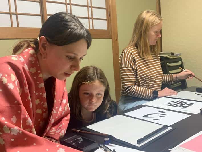 Kyoto Ninenzaka : Japanese Calligraphy Class in Townhouse - Frequently Asked Questions