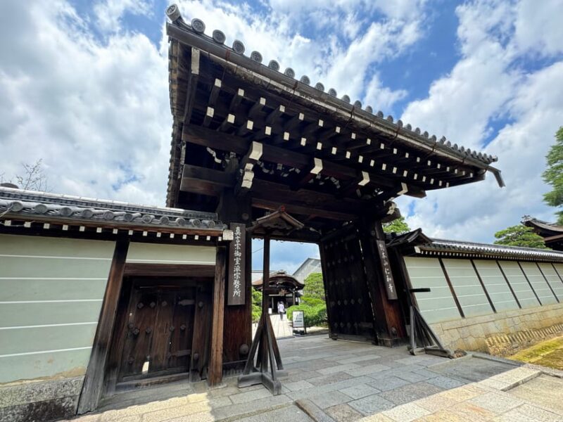 Kyoto: Ninna-ji, Stunning Pagoda and Gardens Tour in 75 Min - Capturing the Serene Beauty of the Site
