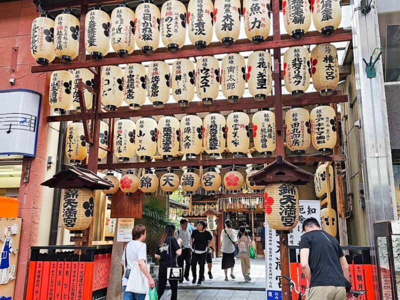 Kyoto: Nishiki Market and Depachika Food Tour With a Local - Navigating Nishiki Market: Tips for an Unforgettable Experience