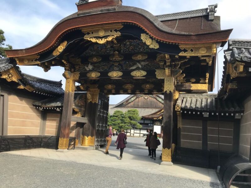 Kyoto: Private Walking Tour With Kiyomizu Temple & Gion - Yasaka Shrine: Learning About Japanese Shrine Prayers