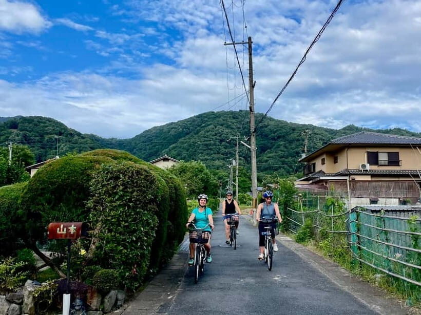 Kyoto : True Kyoto Avoid the crowds E-Bike Tour - Authentic Experiences and Genuine Insights