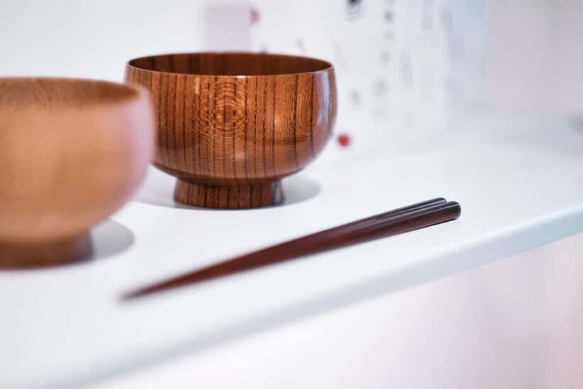 Kyoto: Urushi Lacquer Factory Tour with Chopstick Workshop - Seeing Modern Uses of Urushi