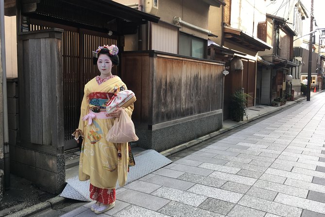 KYOTOs OLD TOWN of GION - Guided Tour Highlights