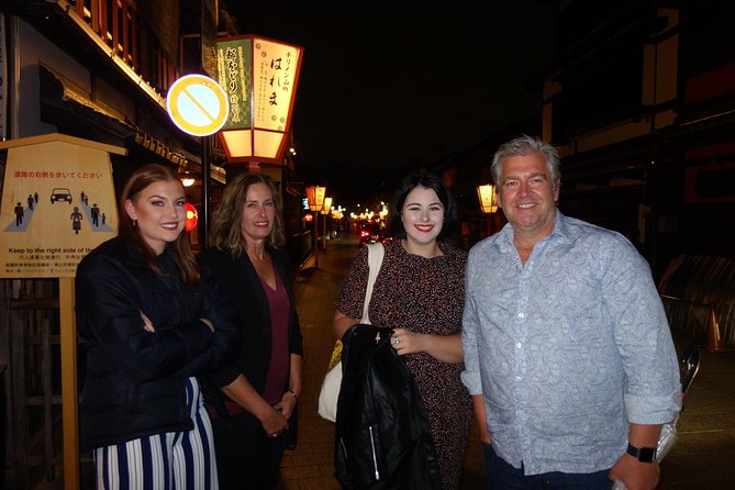 KYOTOs OLD TOWN of GION - Exploring the Iconic Cobblestone Streets