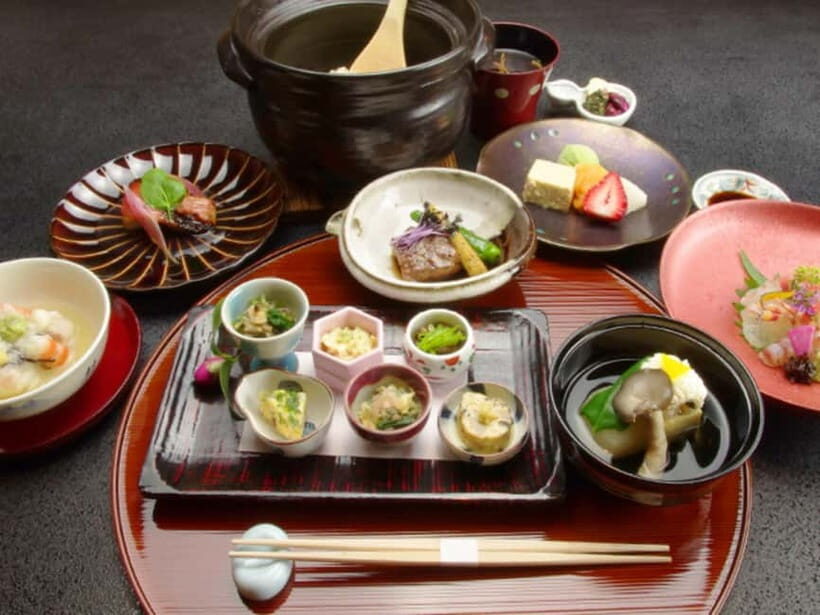 Kyoto:Seasonal Kaiseki Reservation at Hanasaki Nishiki - Key Points