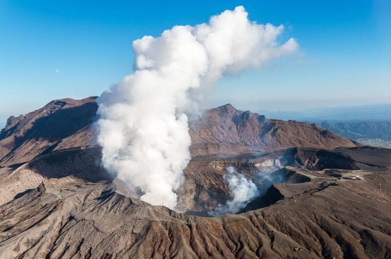 Kyushu: Mt. Aso Volcano, Onsen, and Aso Shrine Full-Day Trip - Discovering the Aso Grassland