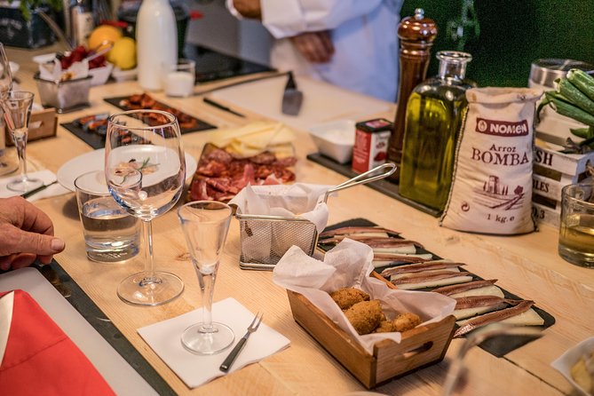 La Boqueria Market and Paella Cooking Class in Barcelona - Tapas Tasting