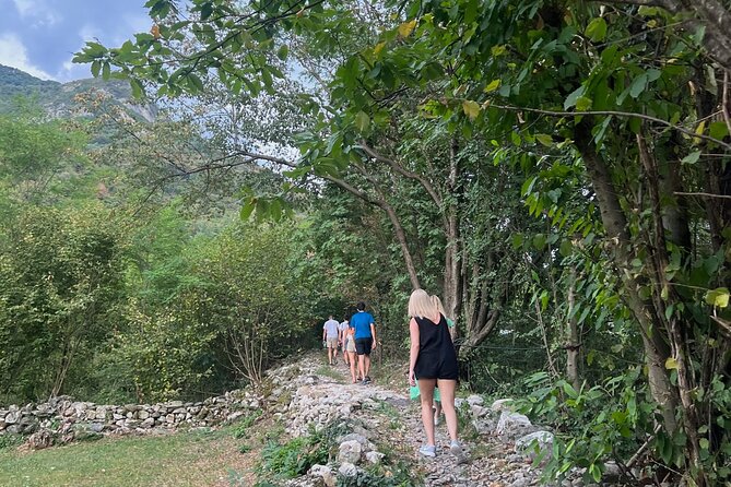 La 'Dolce Vita' Hike to Mountain House with Lake View Aperitivo - Authentic Reviews: What Previous Travelers Say