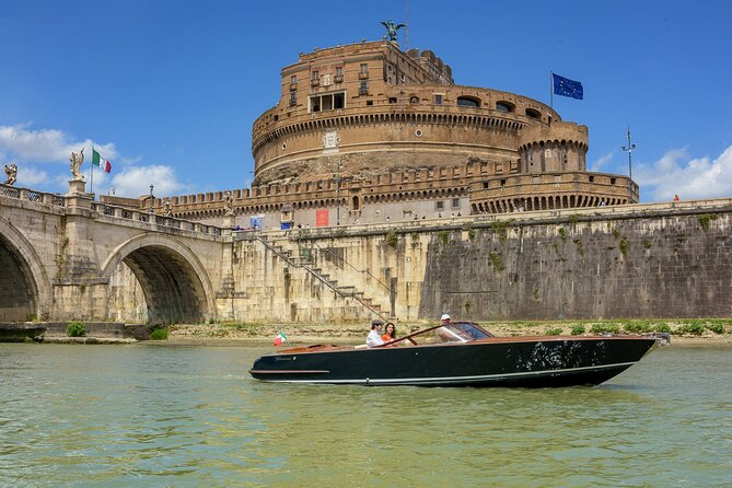 La Dolce Vita: Private Luxury Boat Ride in the Eternal City - Key Points