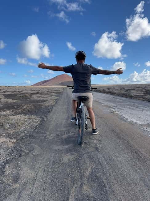La Graciosa: Rent your ELECTRIC BIKE and explore the island at your own pace. - Overall Experience: A Balance of Adventure and Authenticity