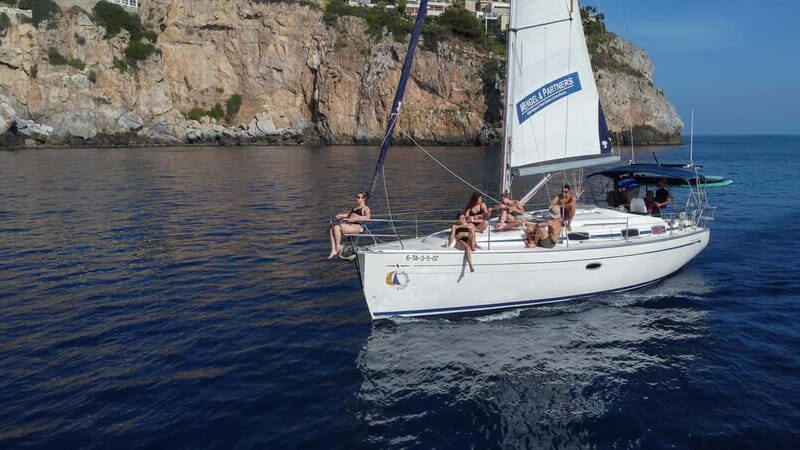 La Herradura: Sailing with a view of dolphins - Key Points