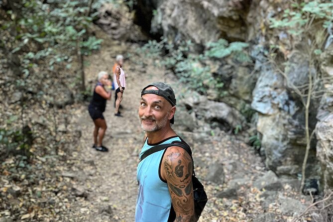 La Leona Waterfall Guided Tour+Transportation - Reaching La Leona Waterfall