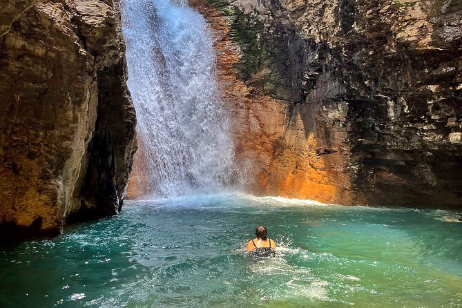 La Leona Waterfall Guided Tour+Transportation - Wildlife and Natural Encounters