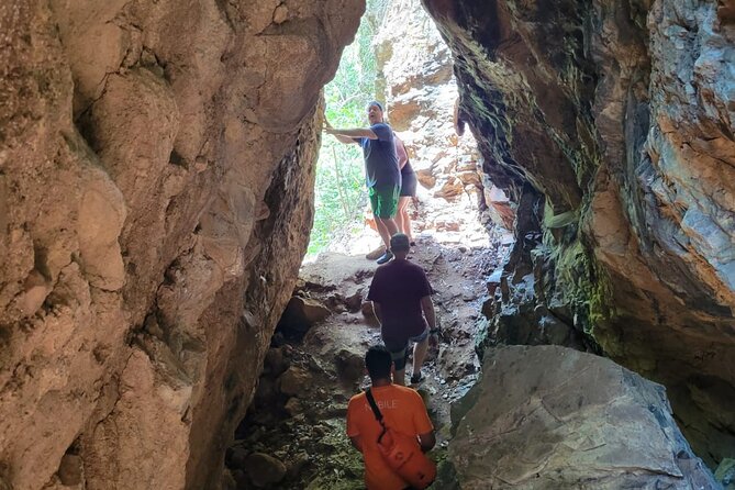 La Leona Waterfall, Lazy River Tubing, Cliff Jump & Hot Springs - Meeting the Tour Guides