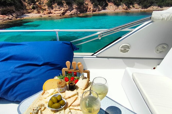 La Maddalena Archipelago Tour with Motorboat DC12 - FAQ