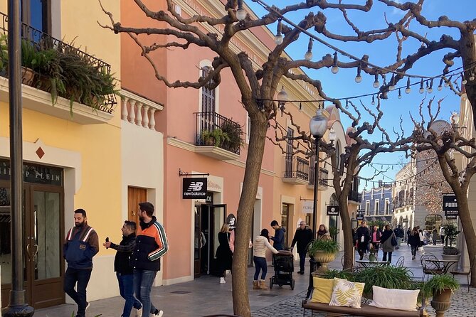 La Roca Village: private Round-Trip Transfer - Why Choose This Private Transfer?