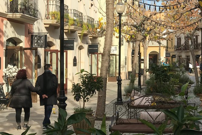 La Roca Village: private Round-Trip Transfer - FAQs