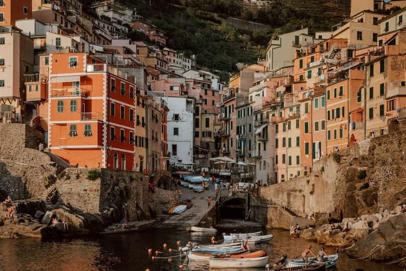 La Spezia: Cinque Terre Sunset Boat Tour with Appetizers - Key Points