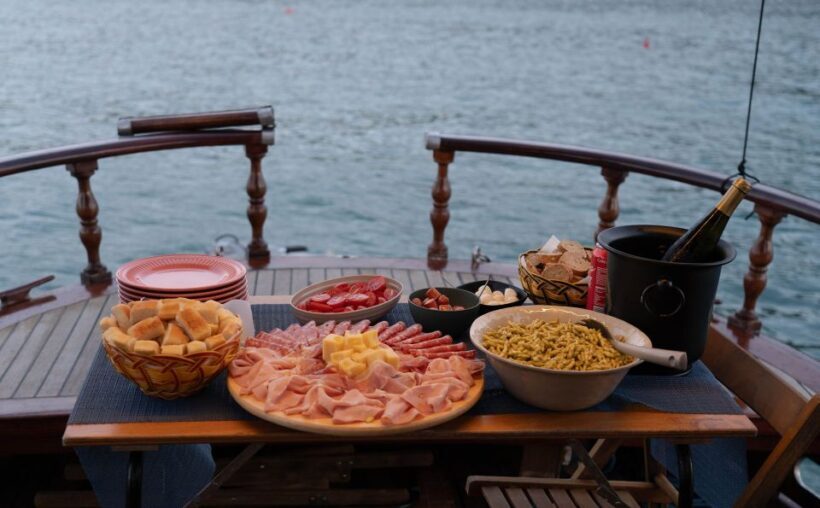 La Spezia: Sunset Cruise with Aperitif and Dinner - Key Points