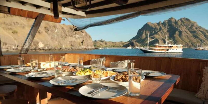 Labuan Bajo: 3-Day Komodo Island and Pink Beach Tour - Day Two: The Big Highlights