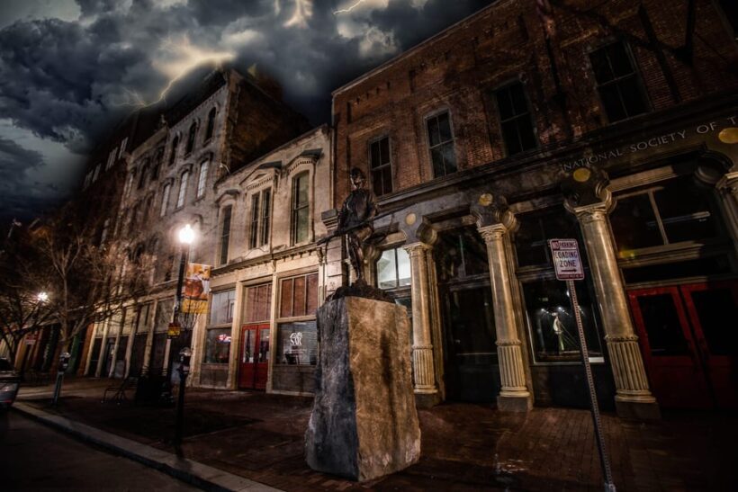 Lace, Lunacy, and Loss: Louisville Ghost Tours - The Walking Experience