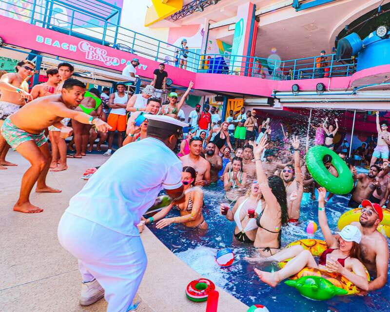 Ladies Beach Party Coco Bongo - Key Points