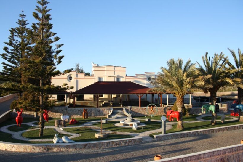 Lagoa: Guided Winery Tour and Local Wine Tasting - The Wines and Art: A Unique Blend