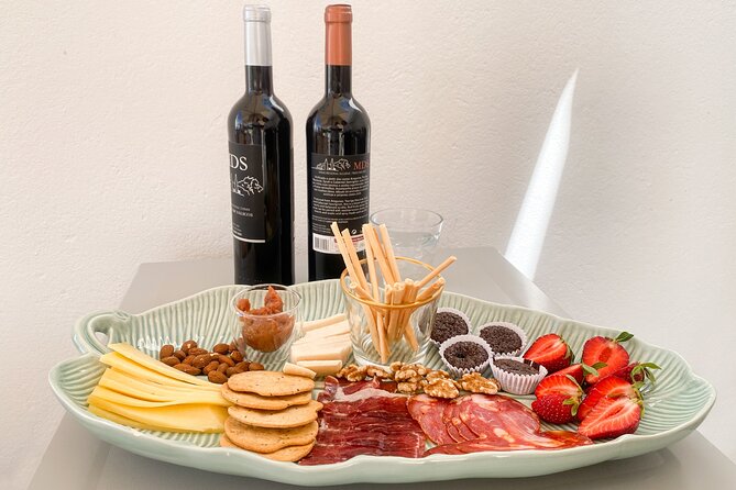 Lagos, Portimão & Carvoeiro: Wine Tasting, Tapas & Music Tour - Tasting of Organic Local Wines