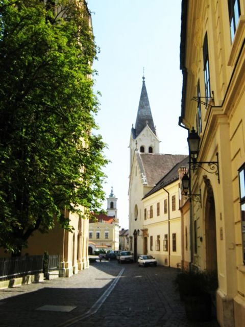 Lake Balaton Full-Day Tour from Budapest - Transportation and Guide Experience
