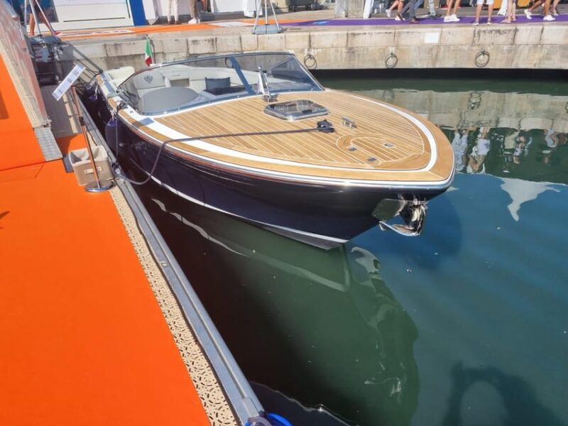 Lake Como: Water Taxi Cruise - Experience Highlights