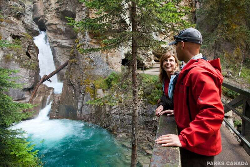 Lake Louise, Johnston Canyon, Lake Minnewanka, Banff Town - Lake Louise: Iconic Beauty and Optional Afternoon Tea
