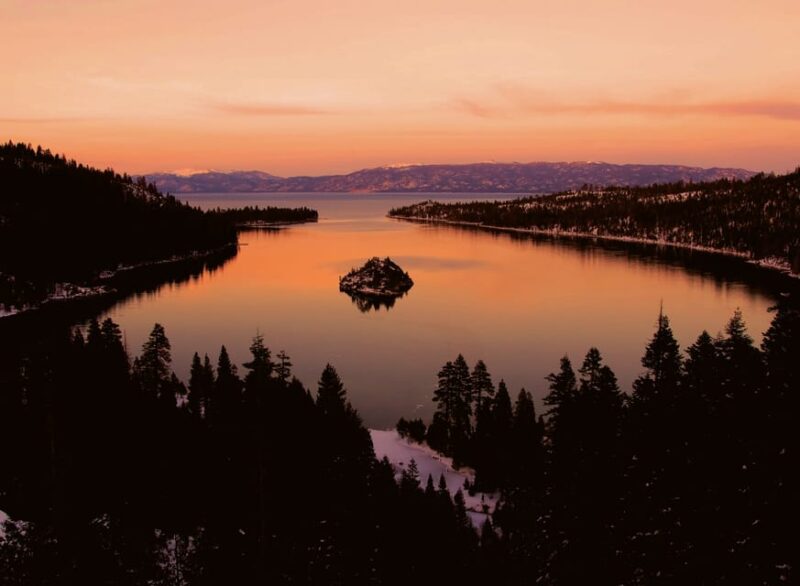 Lake Tahoe: Sunset Dinner Cruise - Entertainment and Atmosphere