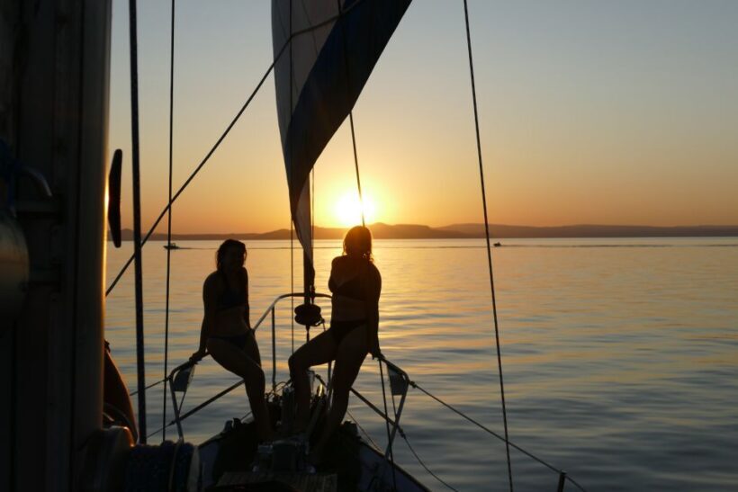 Lake Taupo: Sailboat Trip to the Maori Rock Carvings - An in-depth look at the sailing trip