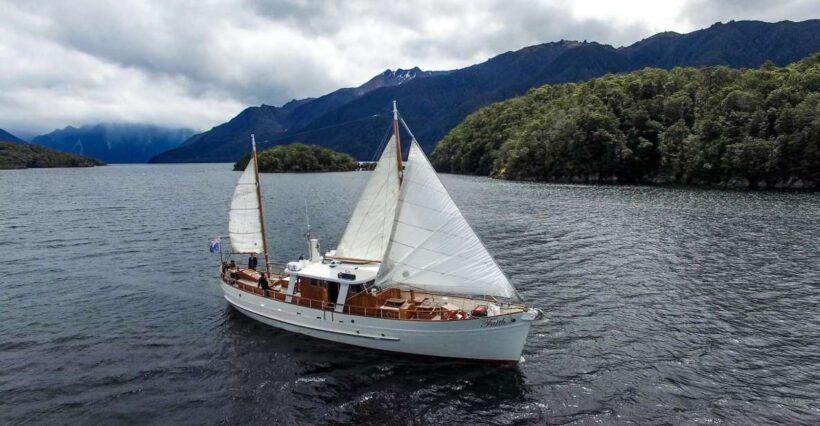 Lake Te Anau: 3-Hour Boat Cruise with Guided Walk - FAQ