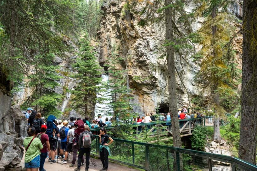 Lakes Moraine, Louise, Emerald, Johnston Canyon & Yoho Tour - Exploring the Itinerary: What Makes Each Stop Special