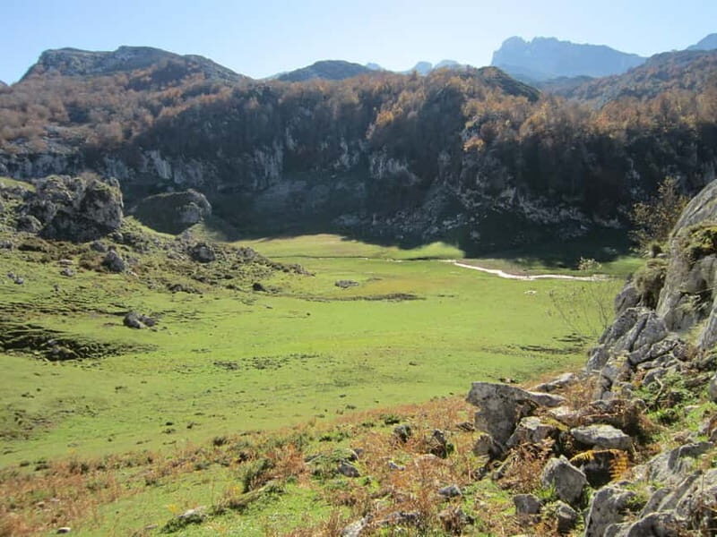 Lakes of Covadonga and Sanctuary of Covadonga: Guided and interpreted tour - The Experience: What You’ll Love