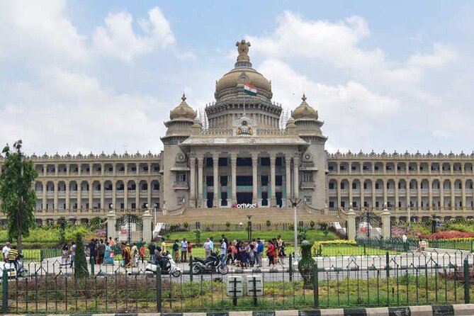 Lalbagh+Bull Temple+Tipu Palace+Market+Lunch=Bangalore City Tour - Transportation and Guide Experience