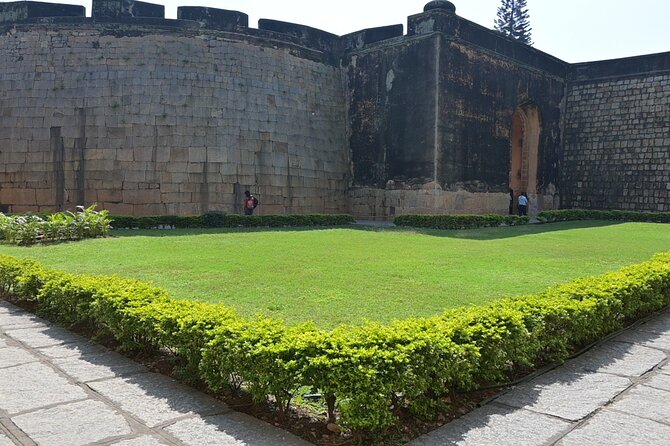 Lalbagh+Bull Temple+Tipu Palace+Market+Lunch=Bangalore City Tour - Cost-Effectiveness and Overall Value