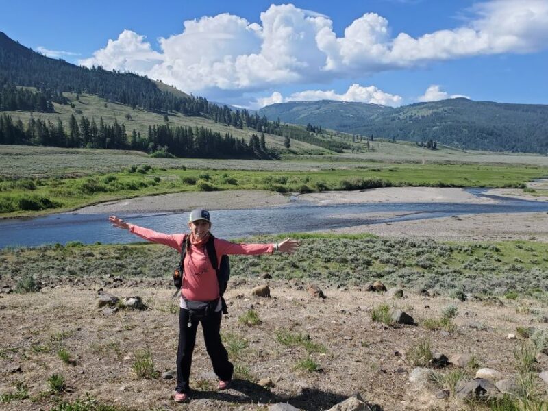Lamar Valley: Safari Hiking Tour with Lunch - Key Points