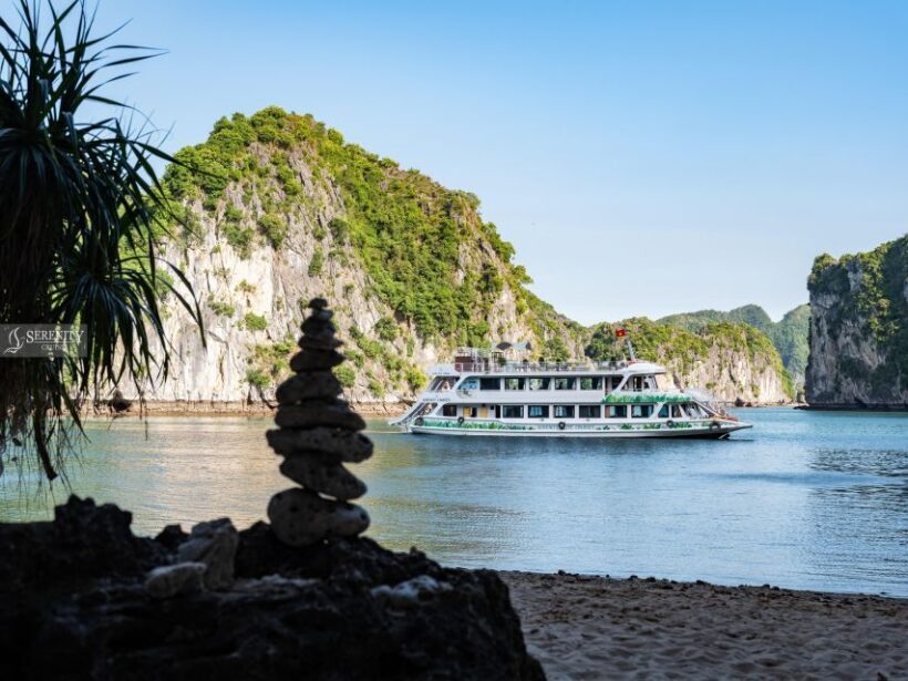 Lan Ha bay 5star cruise 6 hours trip, kayaking, bike, swim - Arriving Back at Beo Harbour