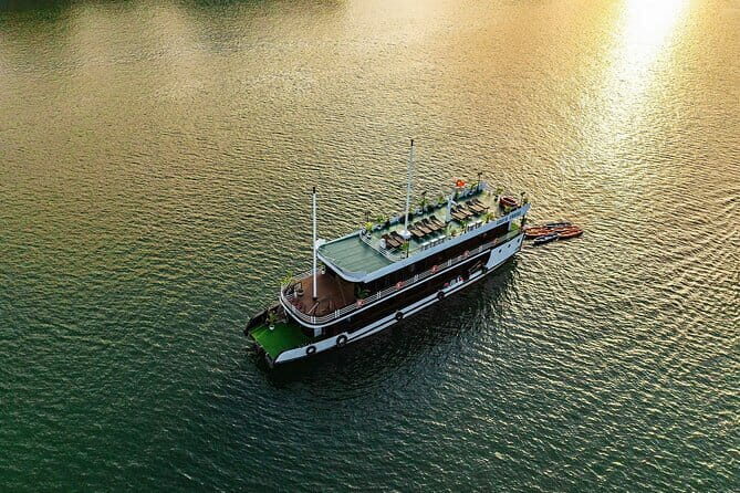 Lan Ha Bay - Ha Long Bay 02 days on Cruise - An In-Depth Look at the Lan Ha Bay and Ha Long Bay Cruise