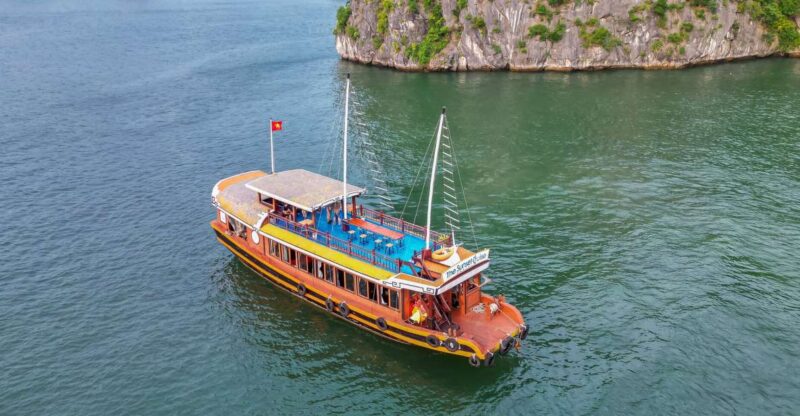 Lan Ha Bay - Kayaking 1 Day on cruise - The Itinerary in Detail