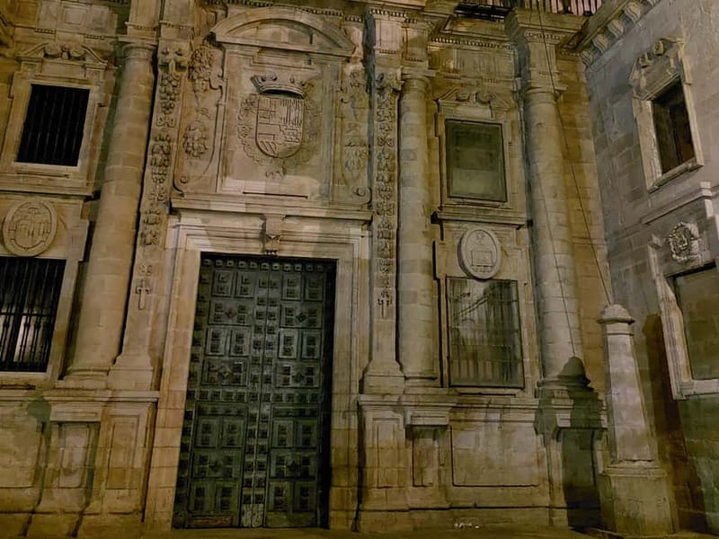 Land of Legends & Meigas Night Tour in Santiago - Who Should Consider This Tour?